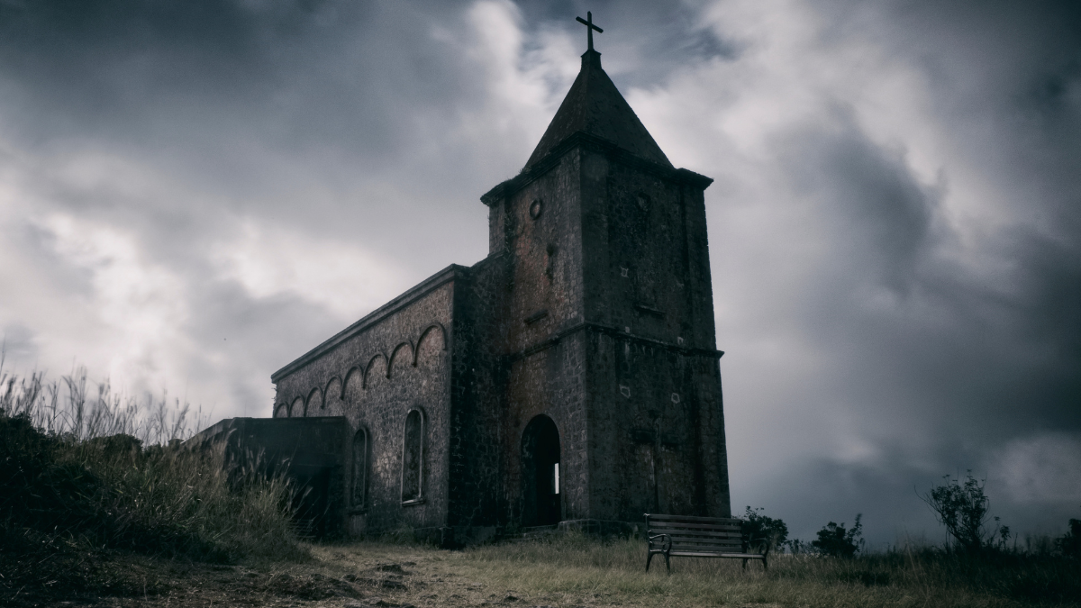 Gothic Fiction: Haunting Atmosphere at it’s Finest – Check it out